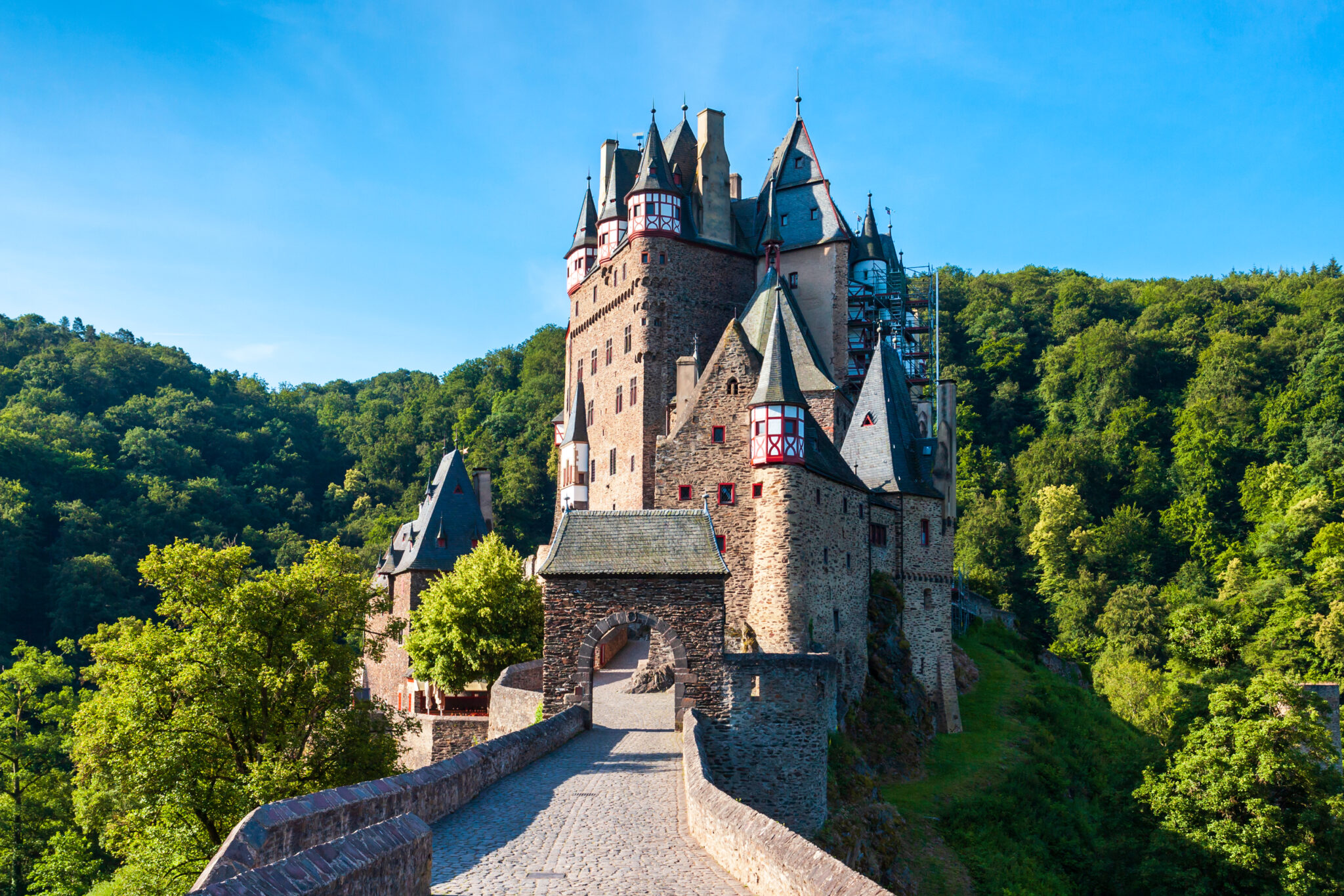 The impregnable fortress: the enchanting history of Eltz Castle - The ...